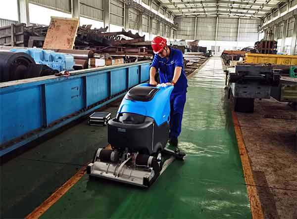 Industrial Wipes: The Solution for Workshop Grease and Oil Stains